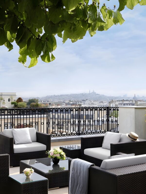 Top 10 Rooftop Restaurants in Paris